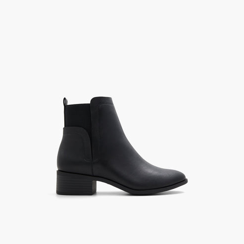 Cassi in black | Call It Spring Canada